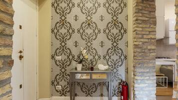 Apartamento, 2 quartos | Sala de estar | TV de ecrã plano