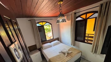 Quarto econômico, 1 cama de casal | Wi-Fi de cortesia, roupa de cama