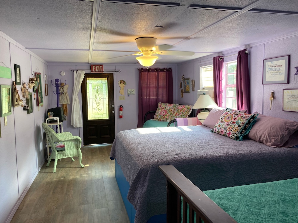 Angel's Landing Bunkhouse - Marble Falls, TX