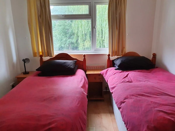 Great Value In West Cheltenham - Sleeps 5 - Tewkesbury
