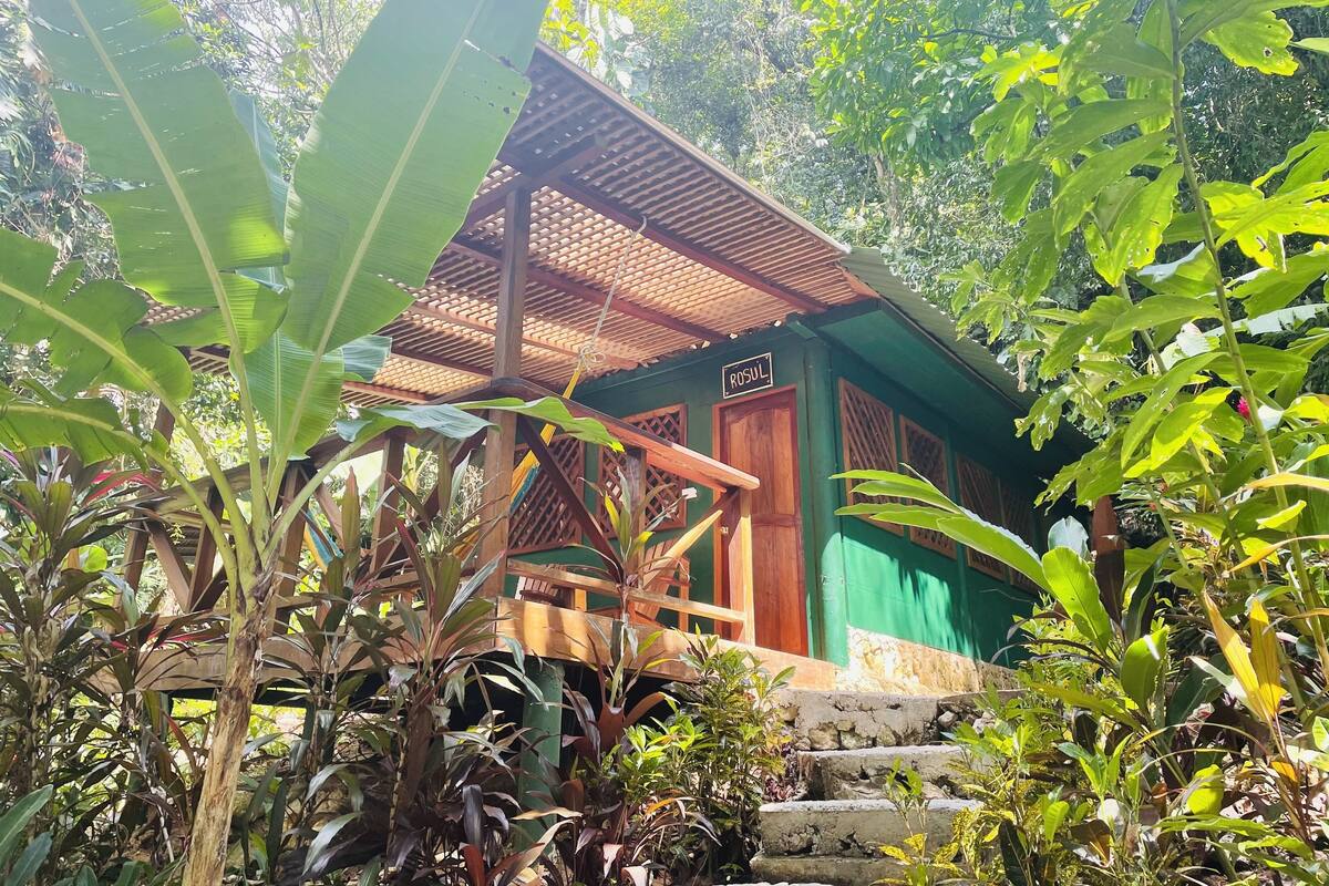 Cabana de Madeira Lua de Mel | Com decoração personalizada, roupa de cama fornecida 