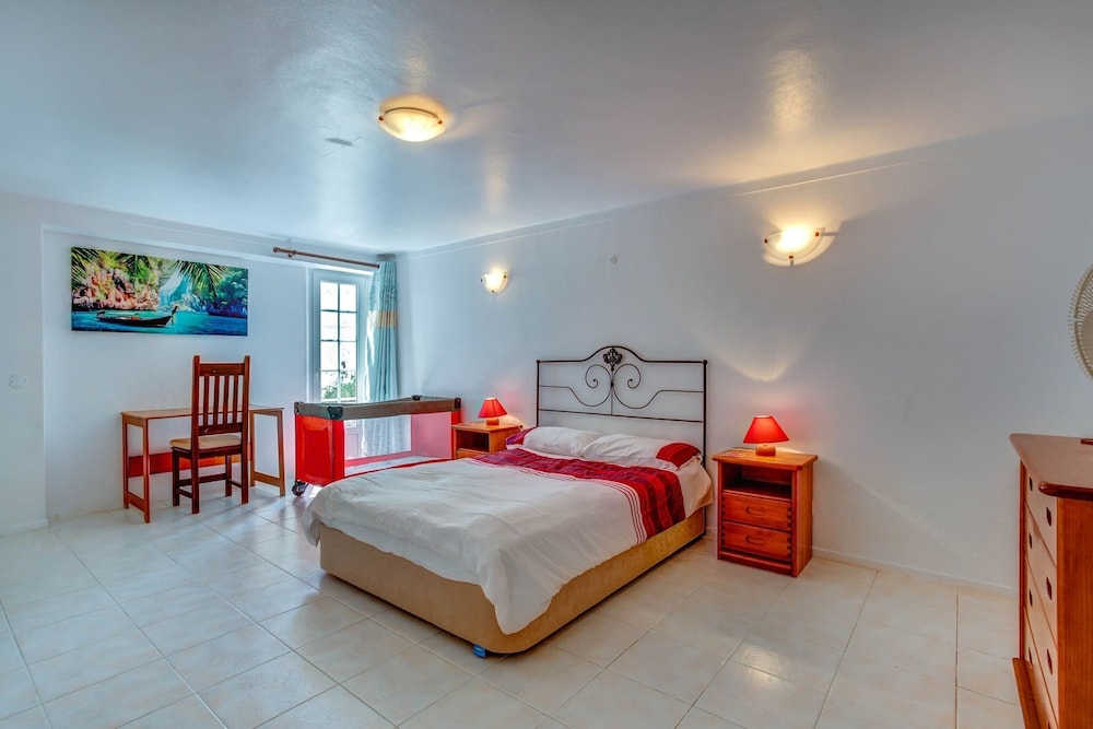 Montenegro Superbly Located Family Vila With Game Room & Pool - Portimão