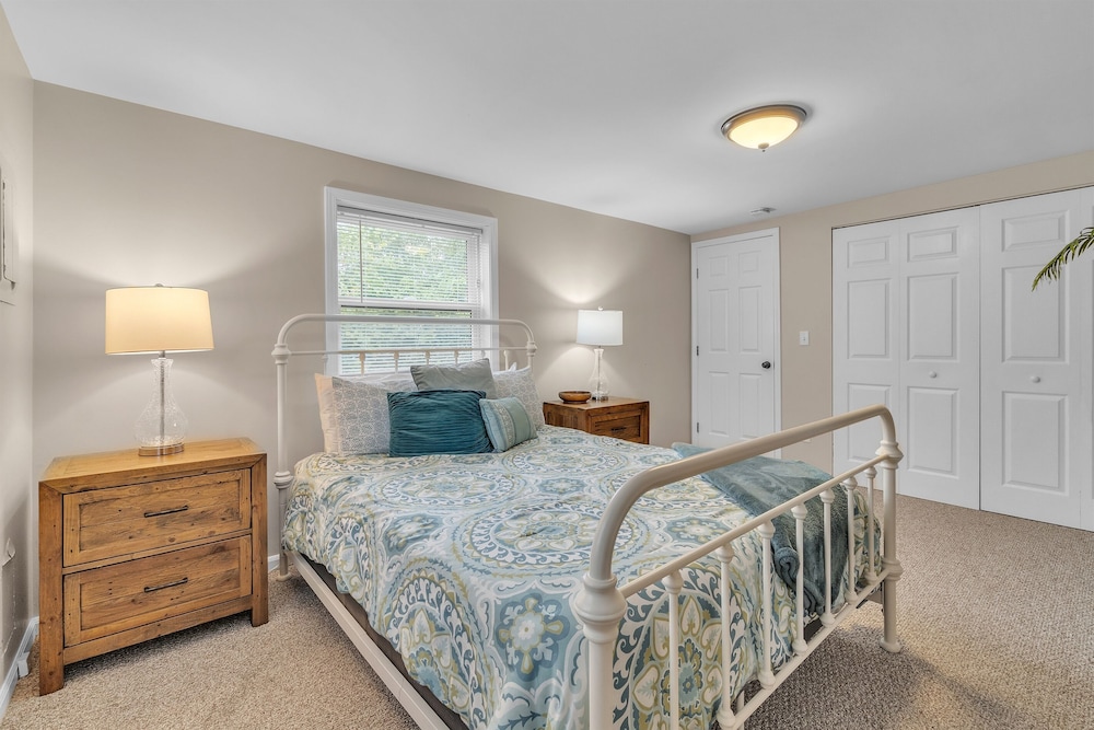 The Glamorous Townhome. 7 Bed. Parkside View Of City. Walk To Stadium & Downtown - Ann Arbor, MI