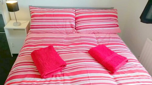 Fast Wifi, Garden, Parking , 2 Bedroom Apartment. - Tewkesbury