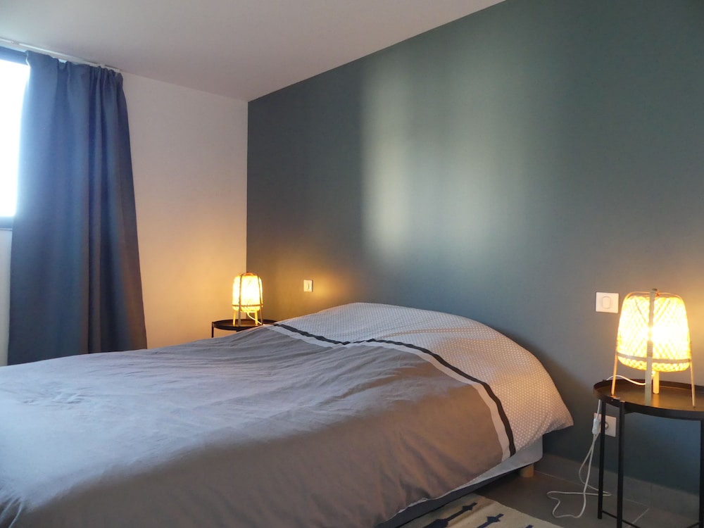 Apartment In Villa - Giens