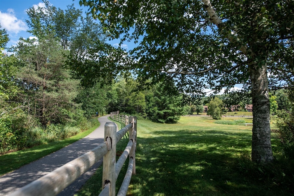 Modern, Comfortable Townhome At Stonybrook Resort - Tennis, Pools, Wifi - Stowe, VT