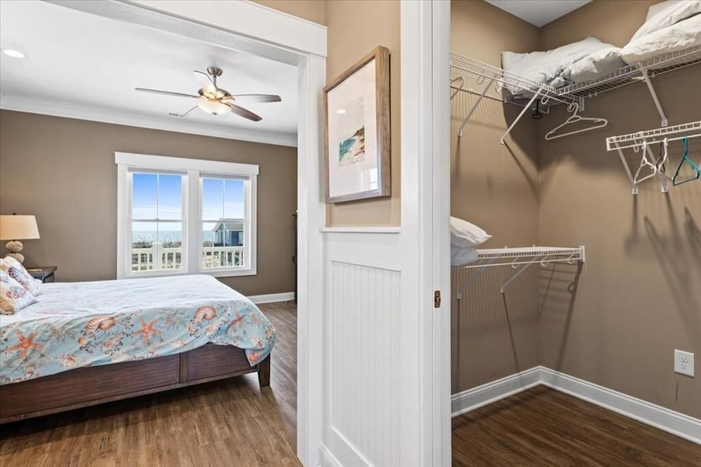 1 Fish 2 Fish / 124 West Beach Drive - Coastal Vacation Resorts - Oak Island, NC