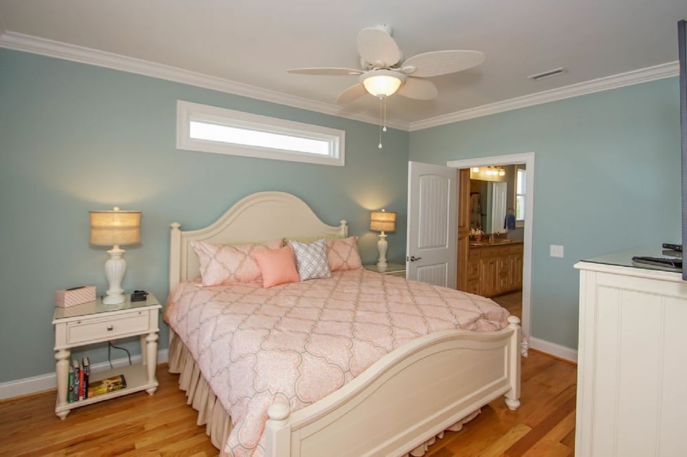 A Reel Fine Place Ii / 3216 E Beach Drive - Coastal Vacation Resorts - Bald Head Island, NC