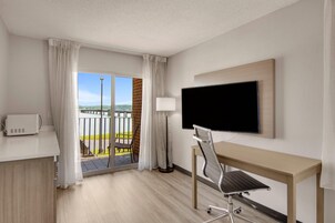 Suite, 1 cama king-size e sofá-cama, varanda, vista para o lago (Non Smoking) | Roupa de alta qualidade, edredões de penas, secretária 