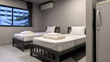 Twin Room | Escrivaninha, Wi-Fi de cortesia, roupa de cama