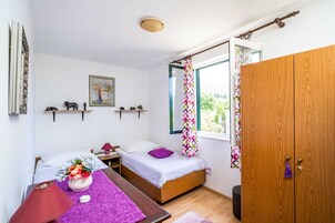 Apartamento (Three Bedroom Apartment) | 3 quartos