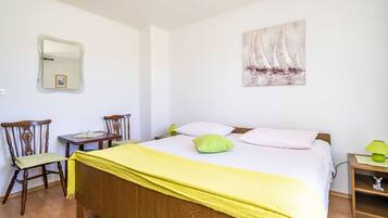 Apartamento (Three Bedroom Apartment) | 3 quartos