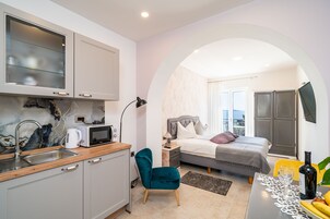 Estúdio (Studio Apartment with Balcony and Sea) | Sala de jantar