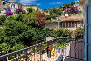 Quarto casal (Double Room with Balcony and Sea View) | Fachada
