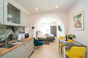 Estúdio (Studio Apartment with Balcony and Sea) | Sala de jantar