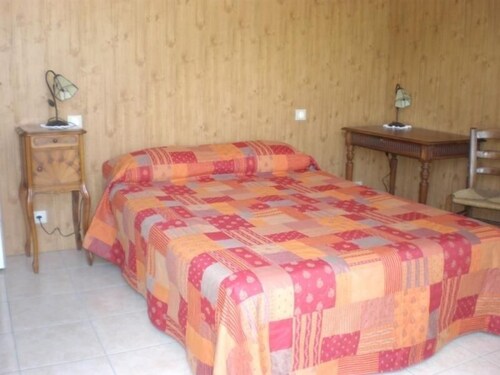 Gîte Saint-symphorien-de-thénières, 6 Pièces, 12 Personnes - Lac de Maury