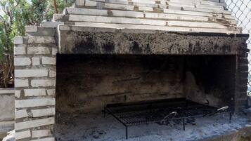 Apartamento (Two Bedroom Apartment) | Área para churrascos e piqueniques