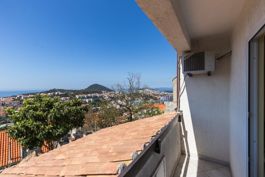 Apartamento (Two Bedroom Apartment) | Sacada
