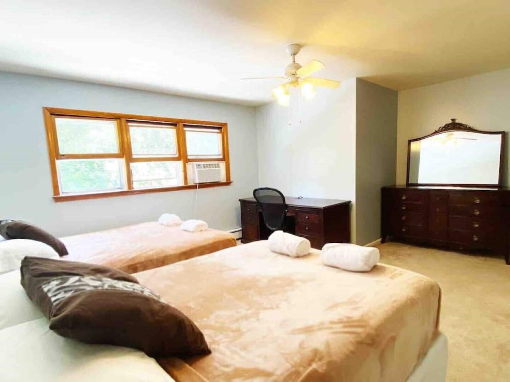 Large, Cozy, Bright Business Class Corporate Retreat - Beacon, NY