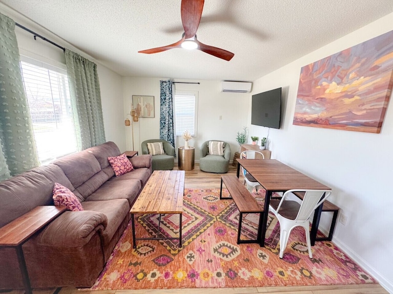 Bright, King Beds, Patio, Laundry, Walk To Downtown! - South Dakota