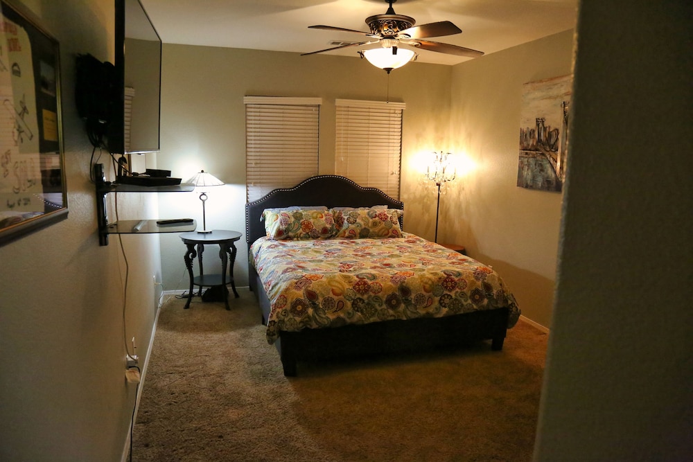 Spacious Mountain Home In The City Limits - Tehachapi, CA