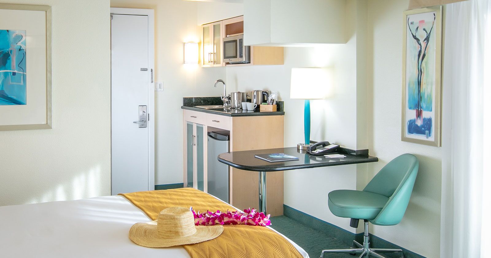 Near Beaches And Attractions! 3 Great Units, Pool, Grab, And Go Breakfast! - Honolulu