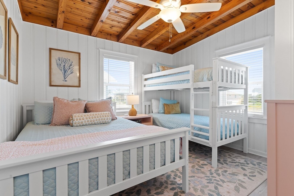 Angelfish / 1323 W. Beach Drive - Coastal Vacation Resorts - Holden Beach, NC