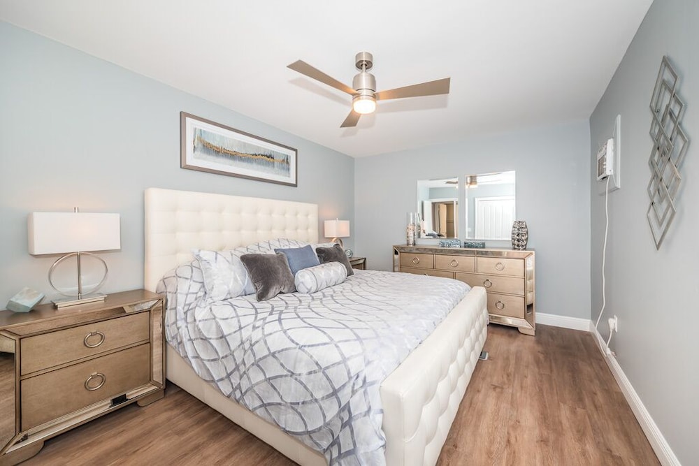 5 Star Condo On Main Street With Summer Special Rates! - Dunedin, FL