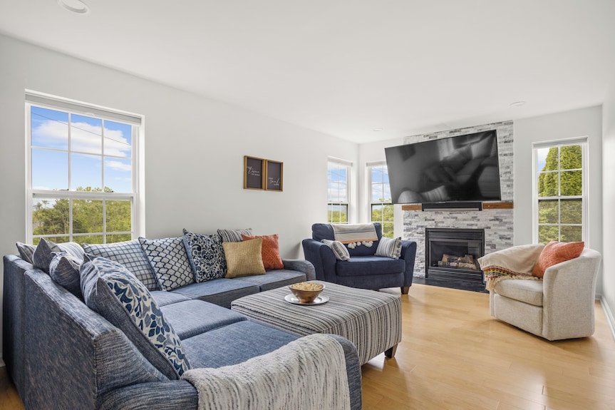 Beautiful Home - 4br/2.5ba - Hot Tub And Patio - Minutes From New Paltz - ハイド・パーク, NY