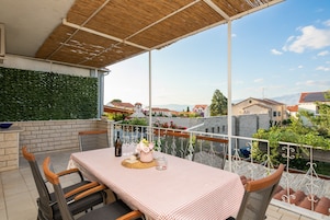 Apartamento (Four Bedroom Apartment -Terrace and S) | Varanda