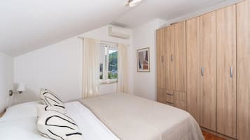 1 quarto, berço de viagem