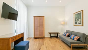 Apartamento, 1 quarto | Sala de estar | Televisor de ecrã plano de 21 polegadas com canais digitais, televisor