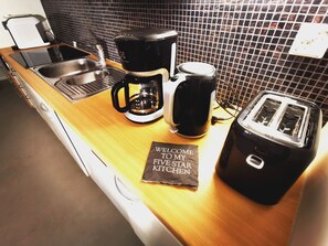 Apartamento | Cozinha privada | Um frigorífico, um micro-ondas, um forno, uma placa de cozinha 