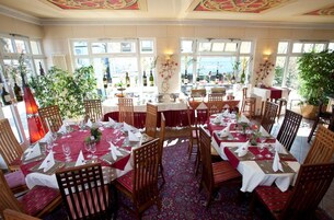 Café da manhã, almoço e jantar; culinária alemã 