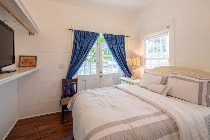 Heart Of Downtown Key West Cottage With Off-street Parking - Key West Aquarium, Key West