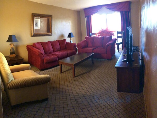 Stay, Relax, And Enjoy (Jacuzzi King Suite) - Las Cruces, NM