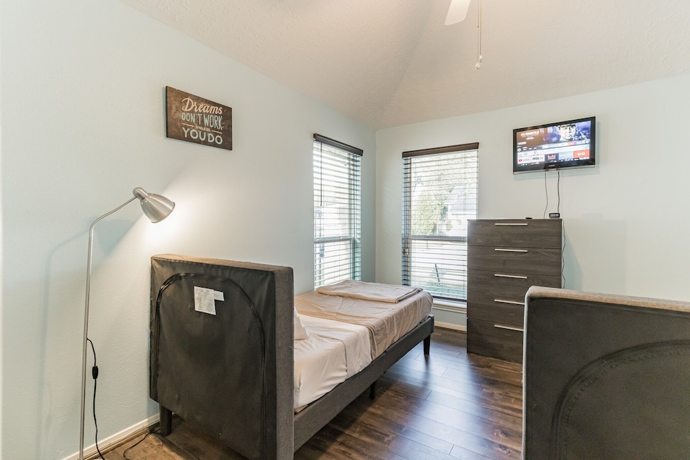 "Sw Houston Eclectic Living" Long Stays Welcome! - Sharpstown - Houston