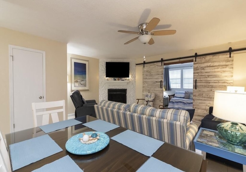 Spacious Townhome ~ Pet Friendly ~ Great Beach Location! - Crescent Beach, FL