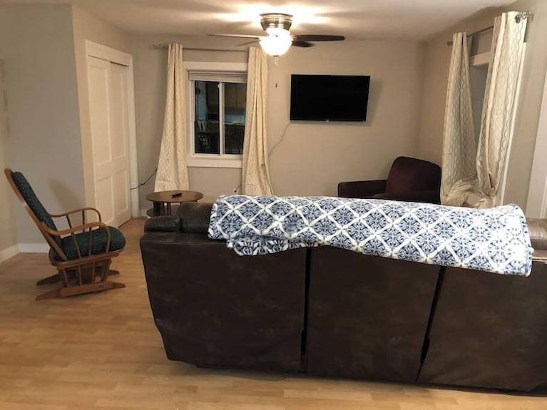 The Family - Entire Private 2 Bed/ 2 Bath Apt - North Dakota