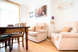 Sala de estar | TV 30 polegadas com canais digitais, lareira