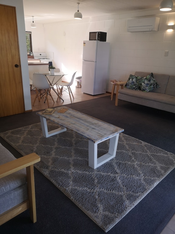 Just Beachy On Grant Place Papamoa Beach Pad - Papamoa