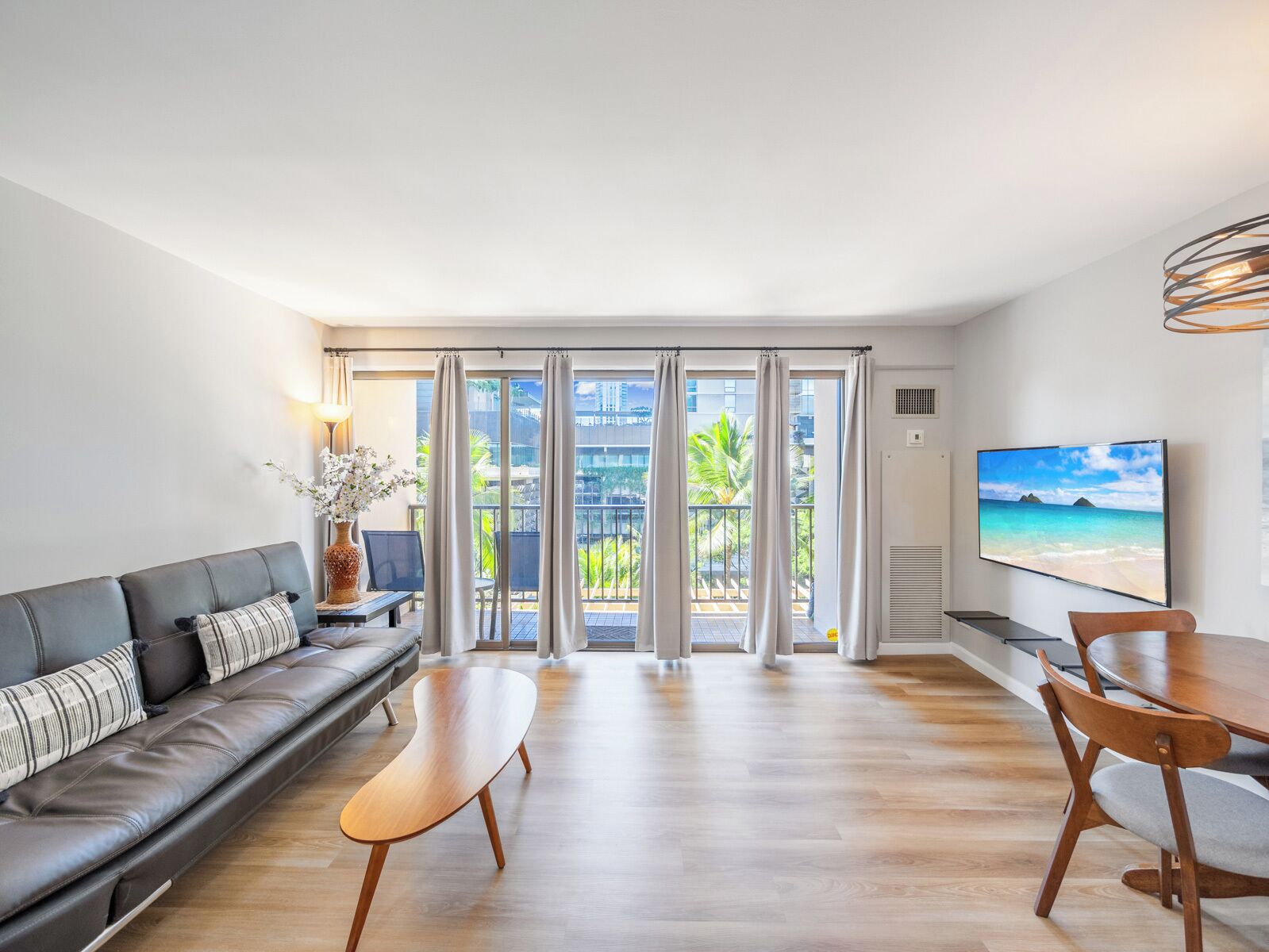 Contemporary 1 Bdrm Condo At The Four Paddle W/ Laundry, Ac, & Free Parking! - Kaneohe, HI