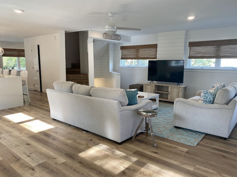 Newly Renovated Home With New Heated Pool And Spa, 3 Minute Walk To The Beach - ティビー・アイランド, GA