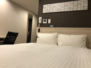 Secretária, Wi-fi grátis, roupa de cama fornecida 
