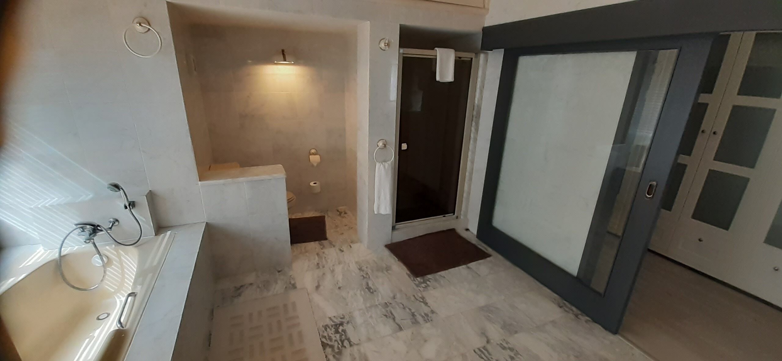 Quarto Triplo Standard | Casa de banho | Toalhas fornecidas 