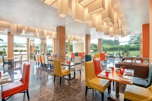 2 restaurantes, cozinha internacional 