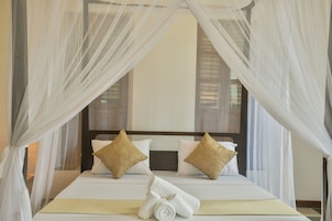 Quarto Deluxe, vista para o jardim | 1 quarto, cofre no quarto, Wi-fi grátis, roupa de cama fornecida