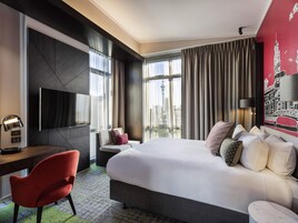 Quarto Deluxe, varanda (High Floor) | Com decoração personalizada, com mobília individualizada, secretária 