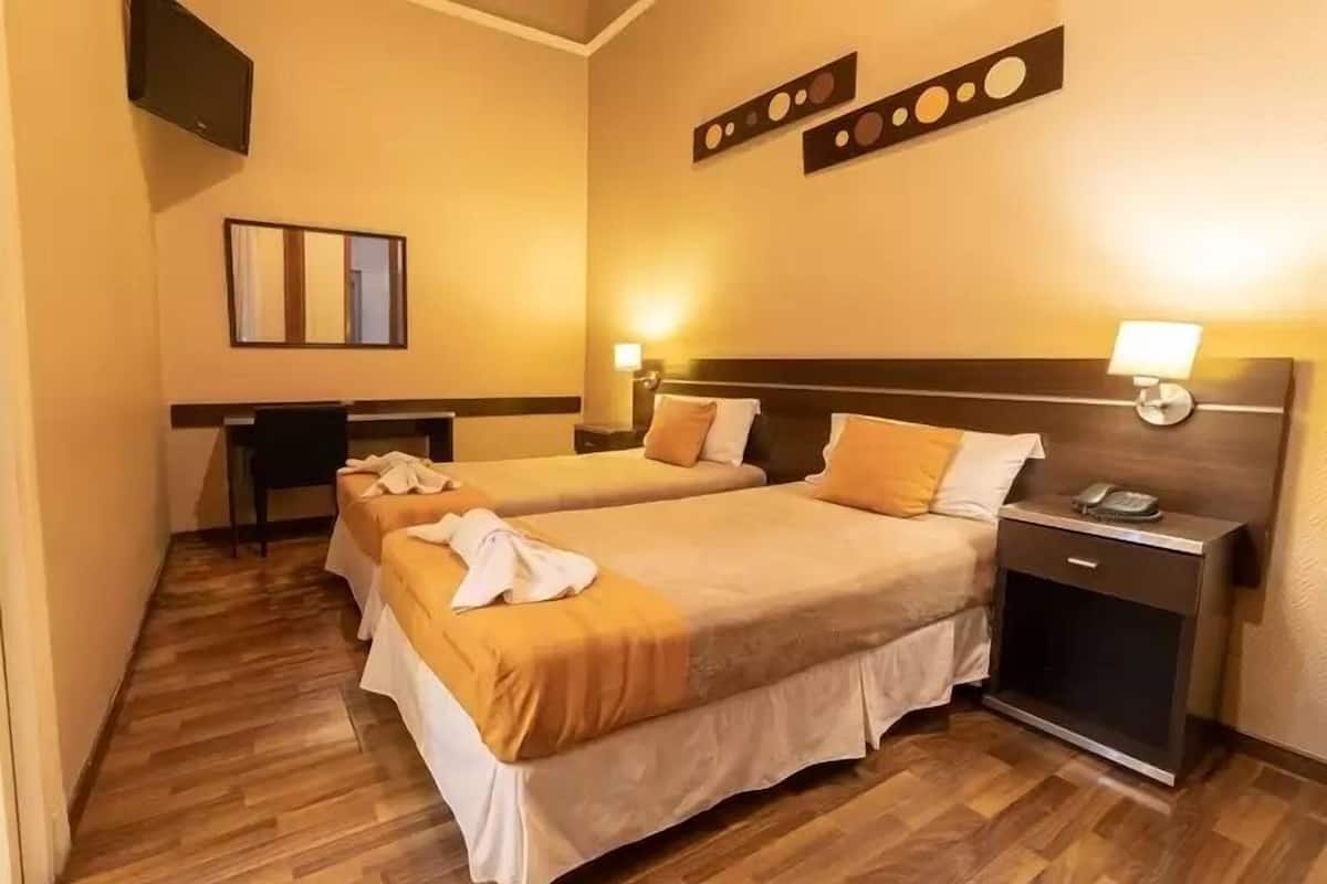 Quarto Duplo ou Twin Standard | Cortinas/cortinados opacos, Wi-fi grátis, roupa de cama fornecida