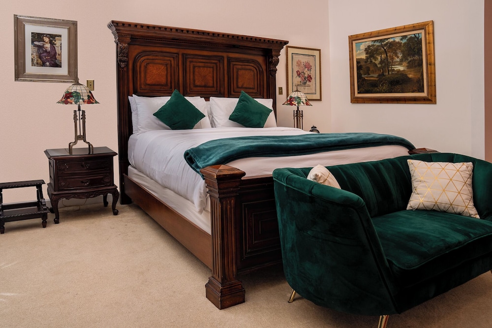 Stone Manor Boutique Inn - Country Manor With Breathtaking Gardens And Event - Harpers Ferry, WV